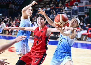 [사진] 부상 투혼 신지현도 부산 BNK 썸 6연승을 막을 수 없었다. - OSEN