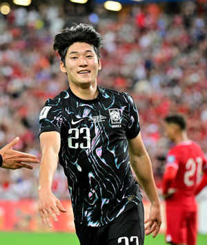 "SON 레벨 될 선수" 배준호, 4G 연속 공격포인트 쏠까...'손흥민 대체자' 아닌 '손흥민 파트너'도 가능 - OSEN