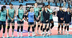 [사진] 한국도로공사에 2연패 어두운 표정의 GS 칼텍스 선수들 - OSEN