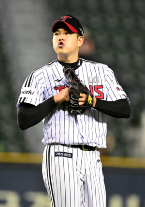 "22살 150km 선발 쉽게 구할 수 없다" KIA가 1차 강효종 품은 이유, 2년 후 응답할까 [오!쎈 오키나와] - OSEN