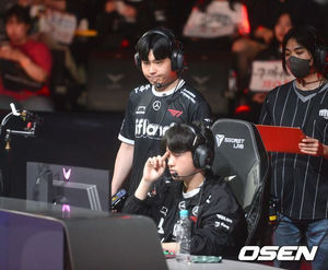 [오피셜] '톰' 임재현 코치, LPL 러브콜 뿌리치고 2년 더 T1과 동행 - OSEN