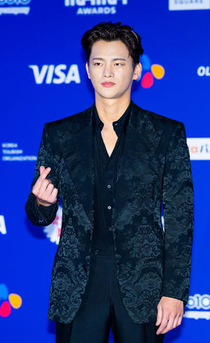 [사진]서인국,'시크한 손하트' - OSEN