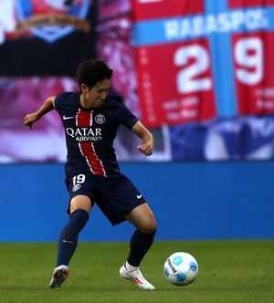 30분만 뛴 이강인, '완벽한 수비력' 김민재 상대로 UCL 선발출전?...27일 바이에른 원정 떠난다 - OSEN