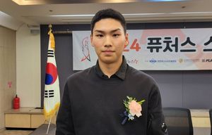 “한국 최초 투타겸업 하고 싶다” 광주일고 2학년의 당찬 목표, 152km 강속구-3할 타율 재능 꽃피울까 - OSEN