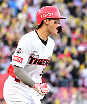 ‘타이틀 2관왕’ 김도영, 데뷔 첫 MVP까지 들어올렸다…역대 2번째 만장일치는 실패 [KBO 시상식] - OSEN