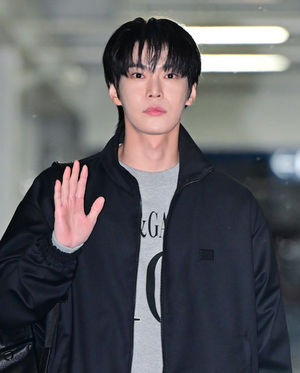 [사진]NCT 도영, '폭설 속 블랙' - OSEN