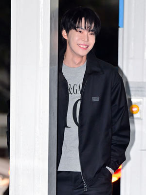 [사진]NCT 도영, '기둥 뒤에 숨어서' - OSEN