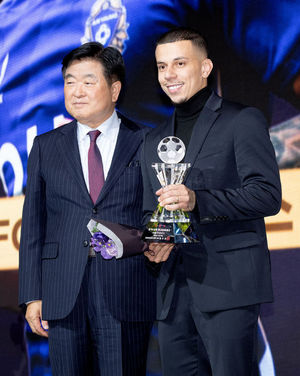 [사진]마테우스,'K리그2 최다 도움상' - OSEN