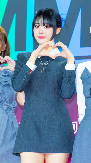 [사진]QWER 히나,'사랑을 드려요' - OSEN