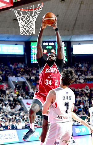 [사진]SK 워니, '속공의 완성은 덩크' - OSEN