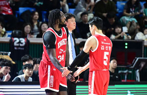 [사진]SK 자밀 워니, '상대 침묵시키는 3점 플레이' - OSEN