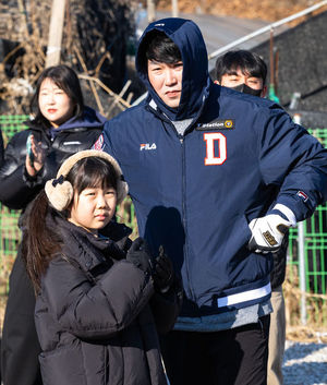 [사진]양의지,'붕어빵 딸과 함께' - OSEN