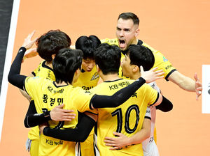 [사진]KB손해보험,'기합 넣고' - OSEN