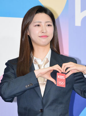 '전현무 열애설' 홍주연, 실물 미모에 男 가수도 "장난 아냐"…KBS의 보물 ('라디오쇼')[Oh!쎈 종합] - OSEN