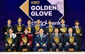 '우승팀 KIA 잔치' 김도영 최다득표-최형우 역대 최고령-박찬호 유격수 승자...외야수 에레디아, 6표 차이로 탈락 [GG] - OSEN