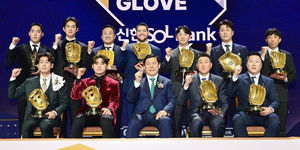 [사진]2024 KBO 골든글러브,'2025 시즌도 파이팅' - OSEN