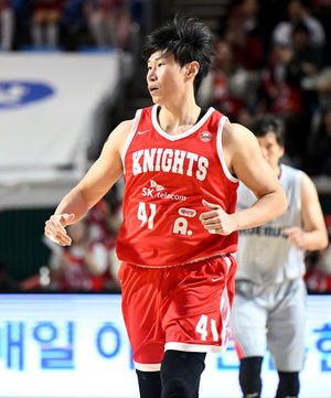 [사진]오세근, 3점이다 - OSEN