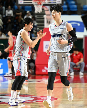 [사진]신민석, 나이스 3점 - OSEN