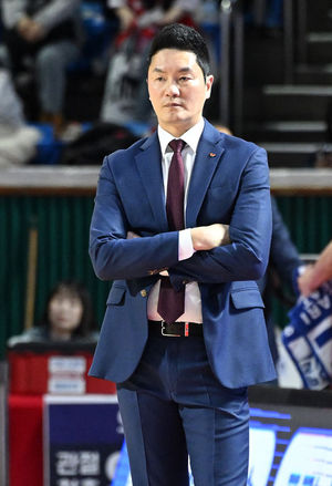 [사진]전희철 감독,'승리가 필요해' - OSEN