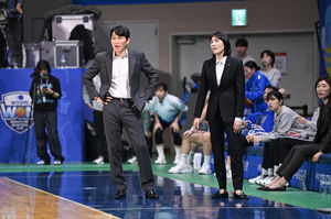 ‘WKBL 최초 한 쿼터 0점 실화냐?’ 우리은행 망신살…신인 홍유순은 대기록 달성 - OSEN