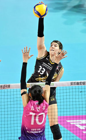 [사진]부키리치,'강력한 강타' - OSEN