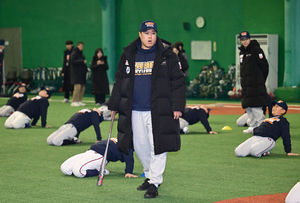 [사진]류현진,'캠프 류99 감독' - OSEN