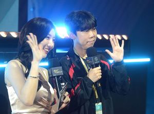 [PGC GF] T1, 2일차 전반부 무려 2치킨 ‘기염’ 단독 2위 등극…선두 광동 맹추격 - OSEN