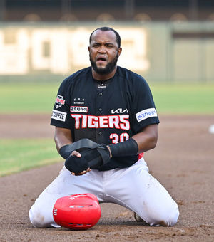 26홈런 치고 우승했는데 재계약 불발이라니…KIA 떠나 'ML 레전드' 밑에서 구직 활동 나섰다 - OSEN