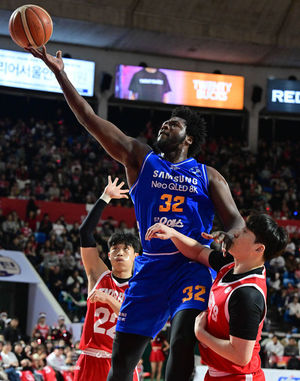 [사진]데릭슨, '더블팀을 뚫고' - OSEN