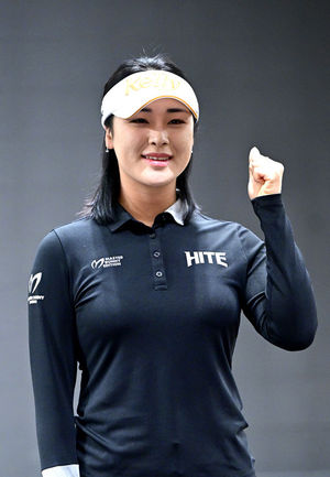 [사진]LPGA 진출 선언한 윤이나, '미소와 함께 파이팅' - OSEN