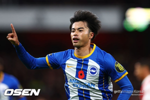 '손흥민 아니었다' 日 미드필더 미토마, EPL 맨유 레이더망에 걸렸다... 亞 최고 몸값으로 이적? - OSEN