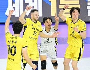 [사진]KB손해보험, '터치아웃이라고' - OSEN