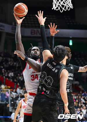 'KBL의 왕' 워니, 34점-20리바운드 원맨쇼...SK도 선두 고공 질주 - OSEN