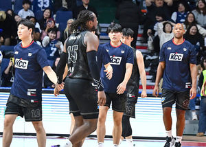 [사진] 허탈한 역전패 당한 KCC - OSEN