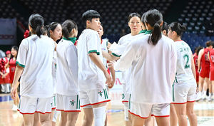 [사진] BNK 썸에 큰 점수차로 패한 하나은행 선수들 - OSEN