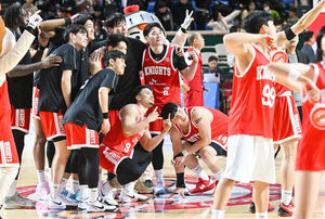 [사진]SK,'KT 추격 꺾고 4연승 단독 선두 질주' - OSEN