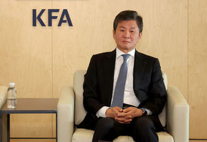 정몽규 50억 기부 다음 날 KFA 회장 선거 가처분 신청 인용....투표는 불투명 - OSEN
