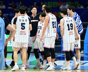 [사진]부산 KCC,'기쁨의 연패 탈출' - OSEN