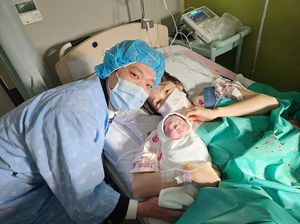 김보미♥︎윤전일, 둘째 딸 품에 안고 감격..“2.6kg 또쿵이와 만남” [종합] - OSEN