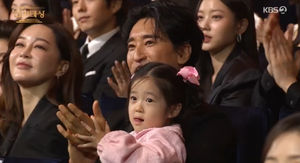 신현준, '54세에 득녀' 막내딸 안고 시상식 참석..'작가상' 서숙향 축하[2024 KBS 연기대상] - OSEN