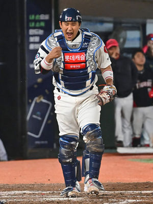 금강불괴 명성에 금이 갔다…80억 FA의 독한 의지, 롯데 안방은 다시 평화로워질까 - OSEN