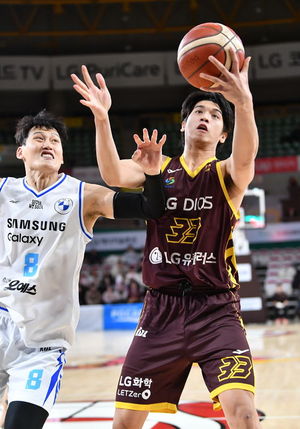 ‘3라운드 MVP 맞네!’ 칼 타마요 급이 다른 24점…정성조 깜짝 16점 터졌다! - OSEN