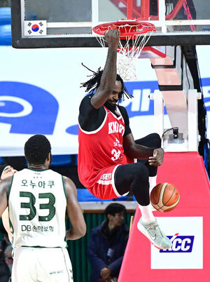 [사진]SK 자밀 워니 덩크, '홈 팬들 뜨겁게' - OSEN