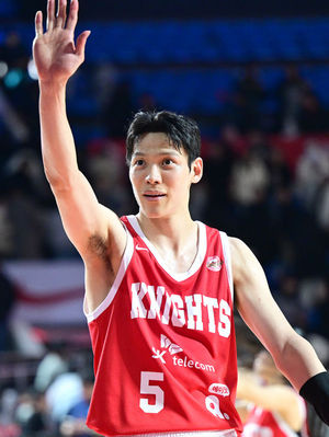 [사진]SK 김선형, '팬들 응원 덕분에 9연승' - OSEN