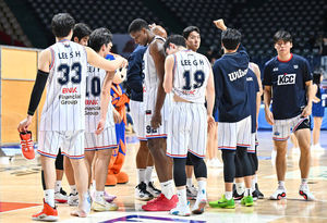 '라렌 31점+허웅 파울 트러블' KCC, 타이베이에 17점 차 패배...1승 5패로 첫 EASL 마무리 - OSEN