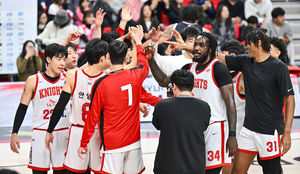 [사진] 10연승 기쁨 나누는 SK 선수들 - OSEN