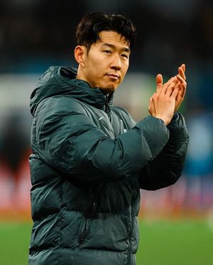 "오직 SON 한 명 뿐!" 손흥민, PL 유일 대기록 썼다...9시즌 연속 두 자릿수 득점→"의심할 여지 없는 토트넘 레전드" - OSEN