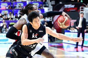 [사진]버튼vs허훈, '1쿼터부터 불꽃튀네' - OSEN