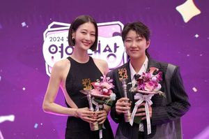‘SBS의 딸’ 이현이·‘베스트 플레이어’ 허경희, 연예대상서 웃었다 - OSEN