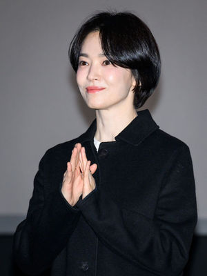 '흡연·욕설 투혼' 송혜교 통했다..'검은수녀들' 140만 돌파→손익 돌파 코앞 [공식] - OSEN